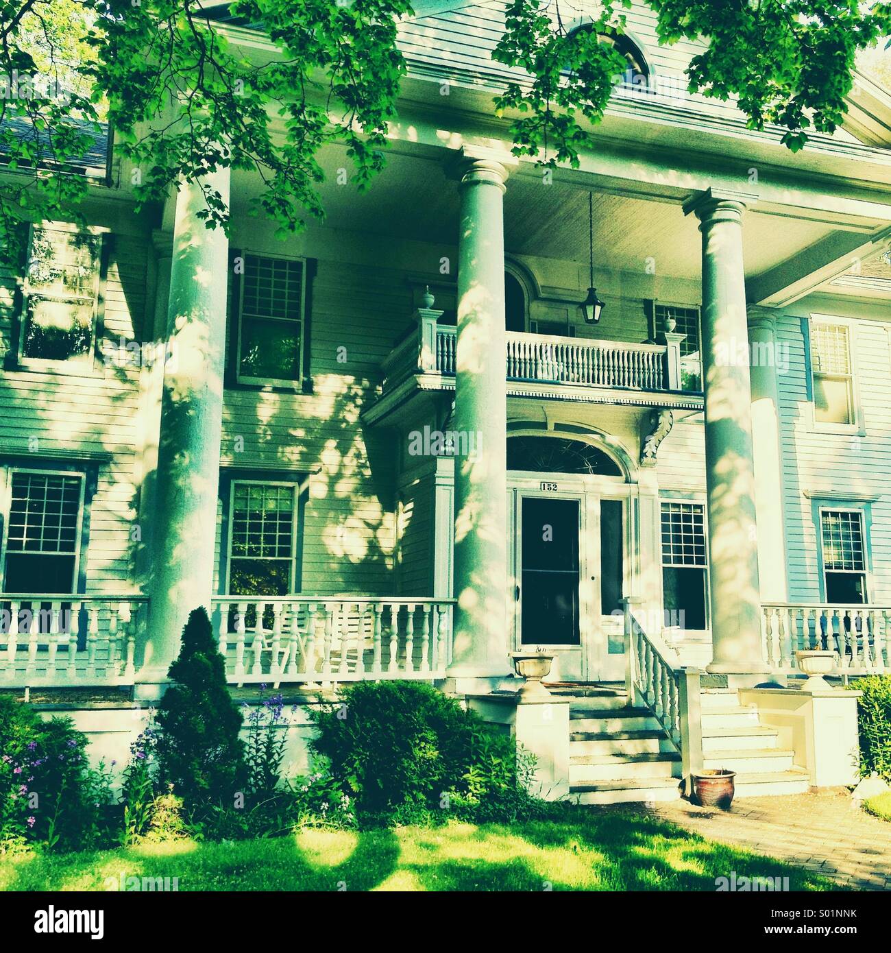 House pillars hi-res stock photography and images - Alamy