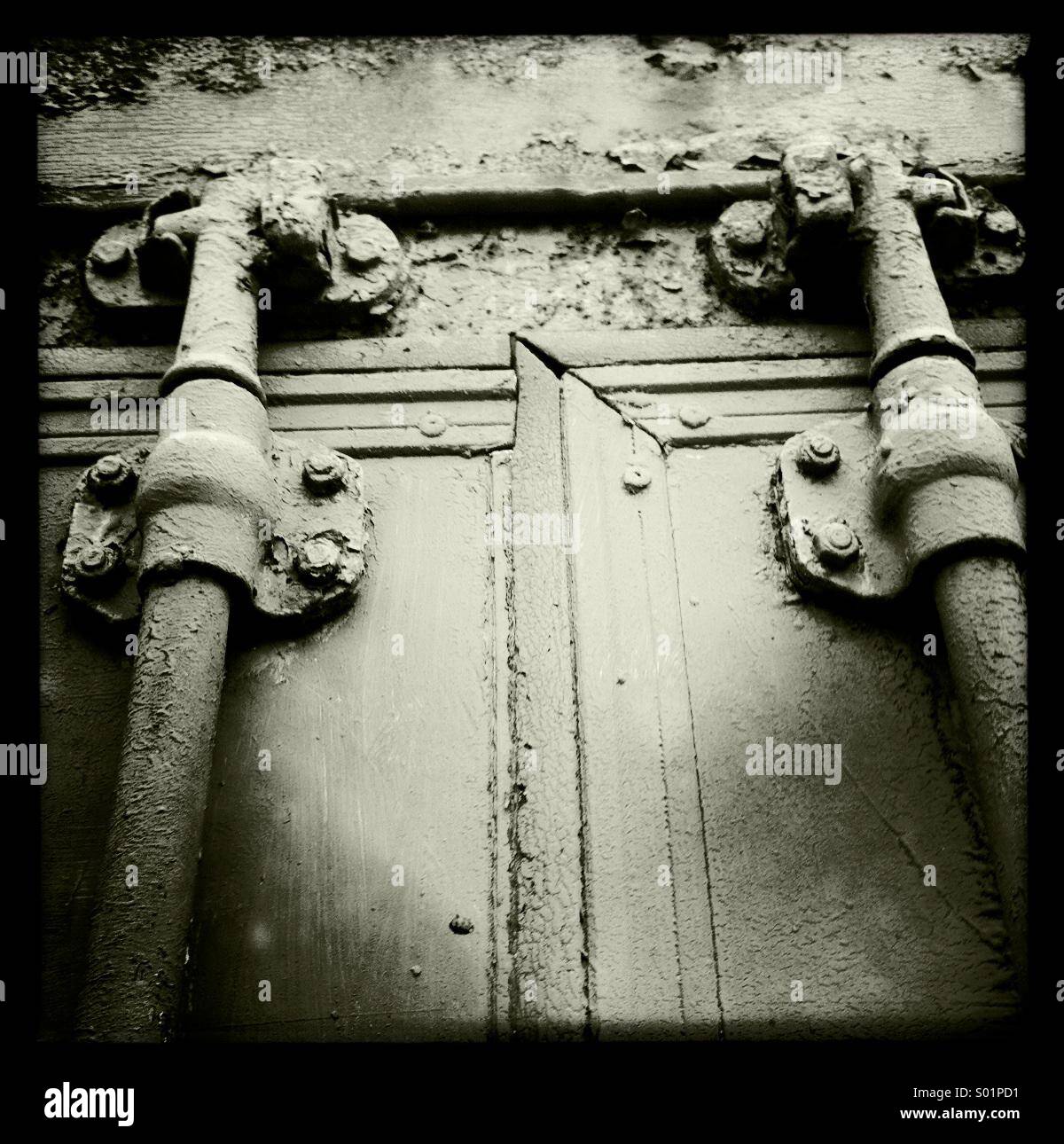 Bolted door hi-res stock photography and images - Alamy