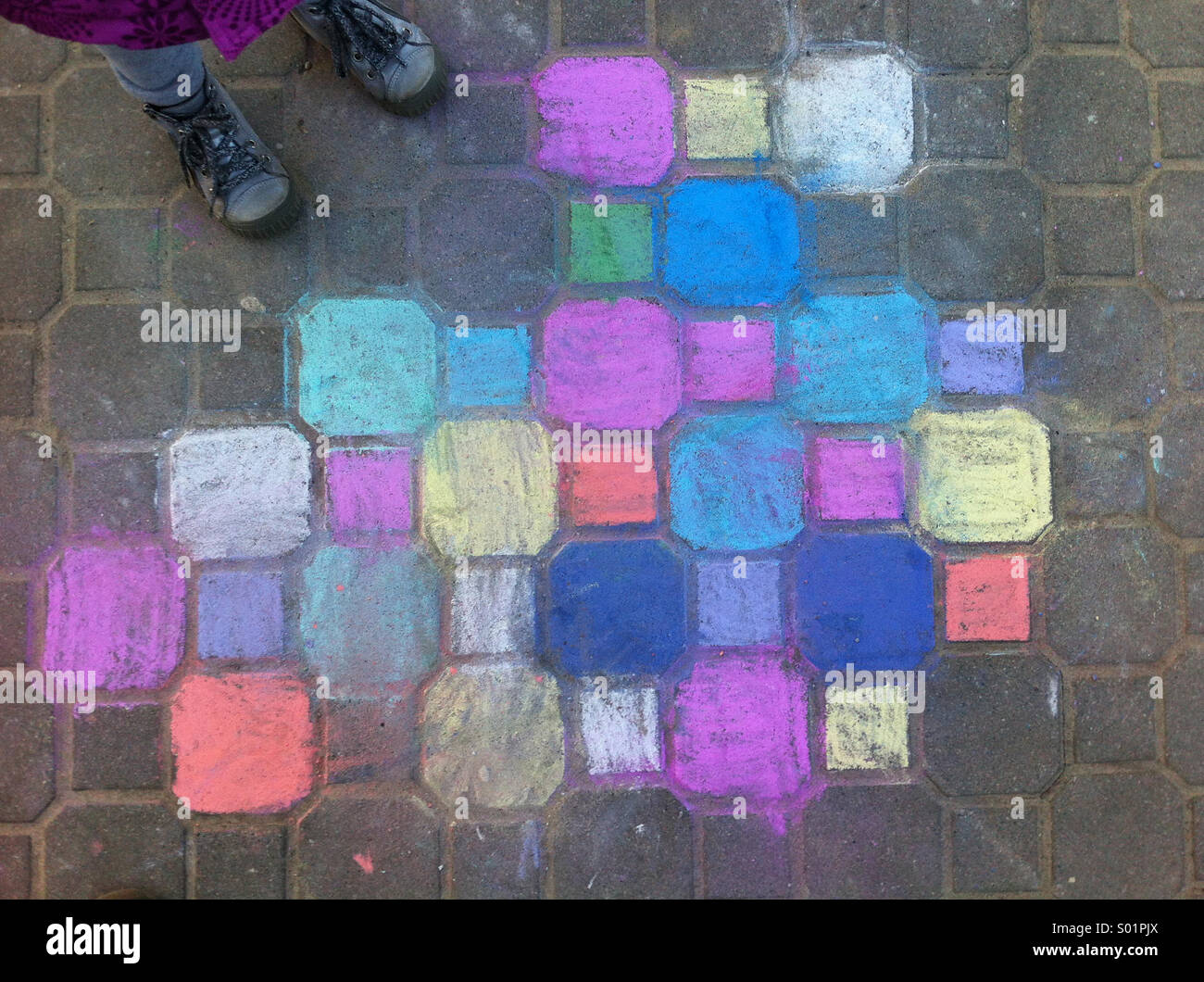 Child pavement chalk hi-res stock photography and images - Alamy