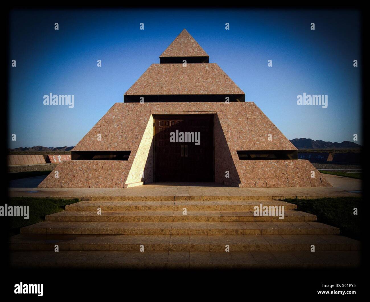 Felicity california pyramid travel hi-res stock photography and images ...