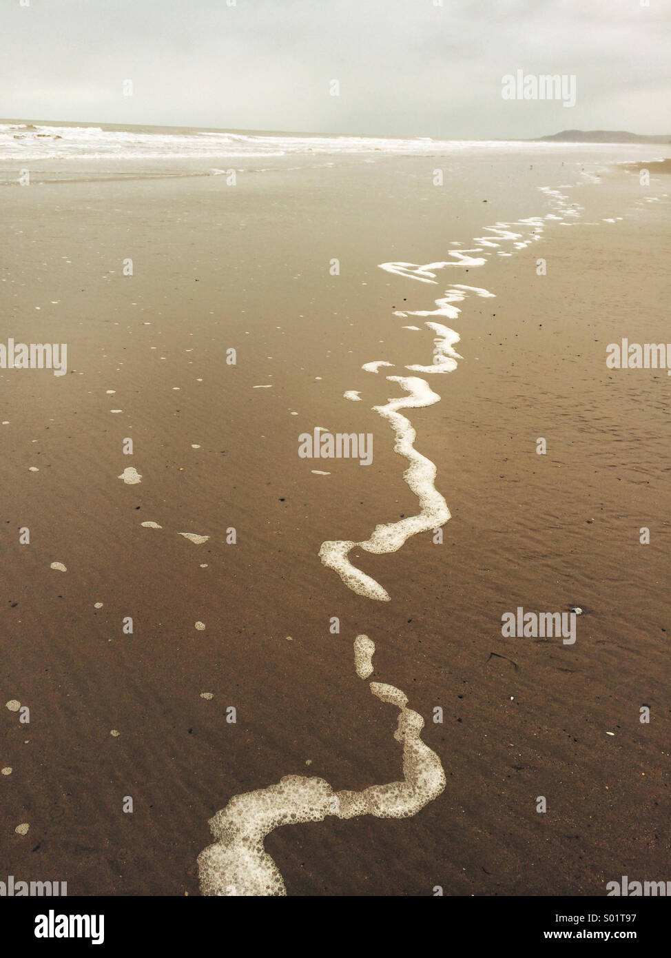 Foam on the beach hi-res stock photography and images - Alamy