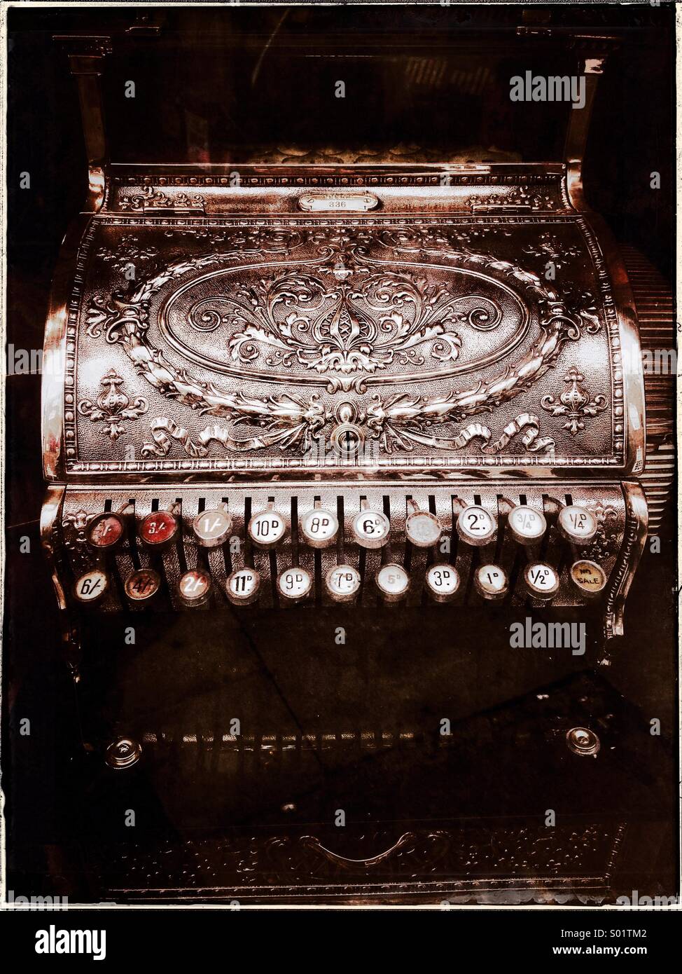 Old-fashioned cash register Stock Photo - Alamy