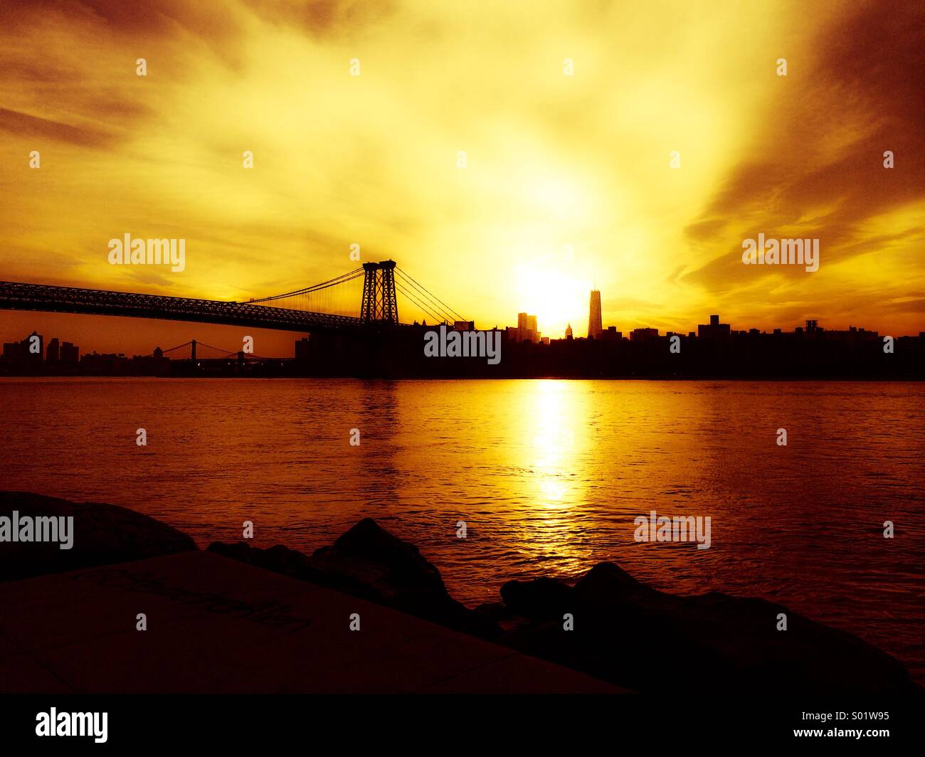Williamsburg bridge sunset Stock Photo - Alamy