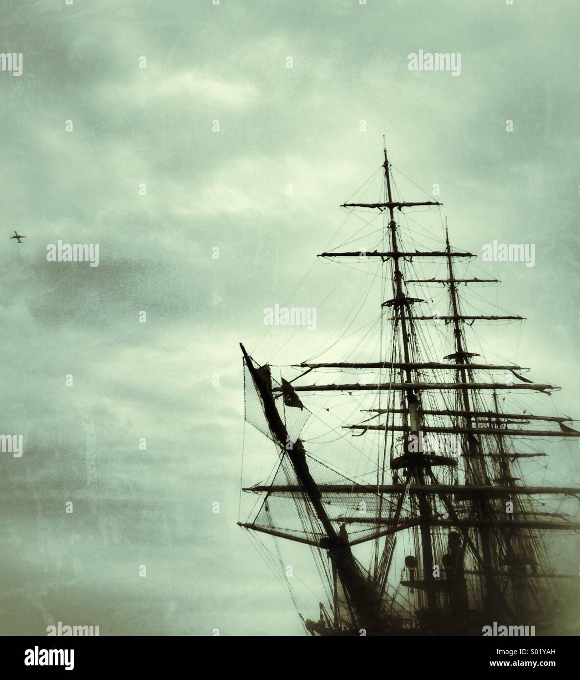 Ship and plane hi-res stock photography and images - Alamy