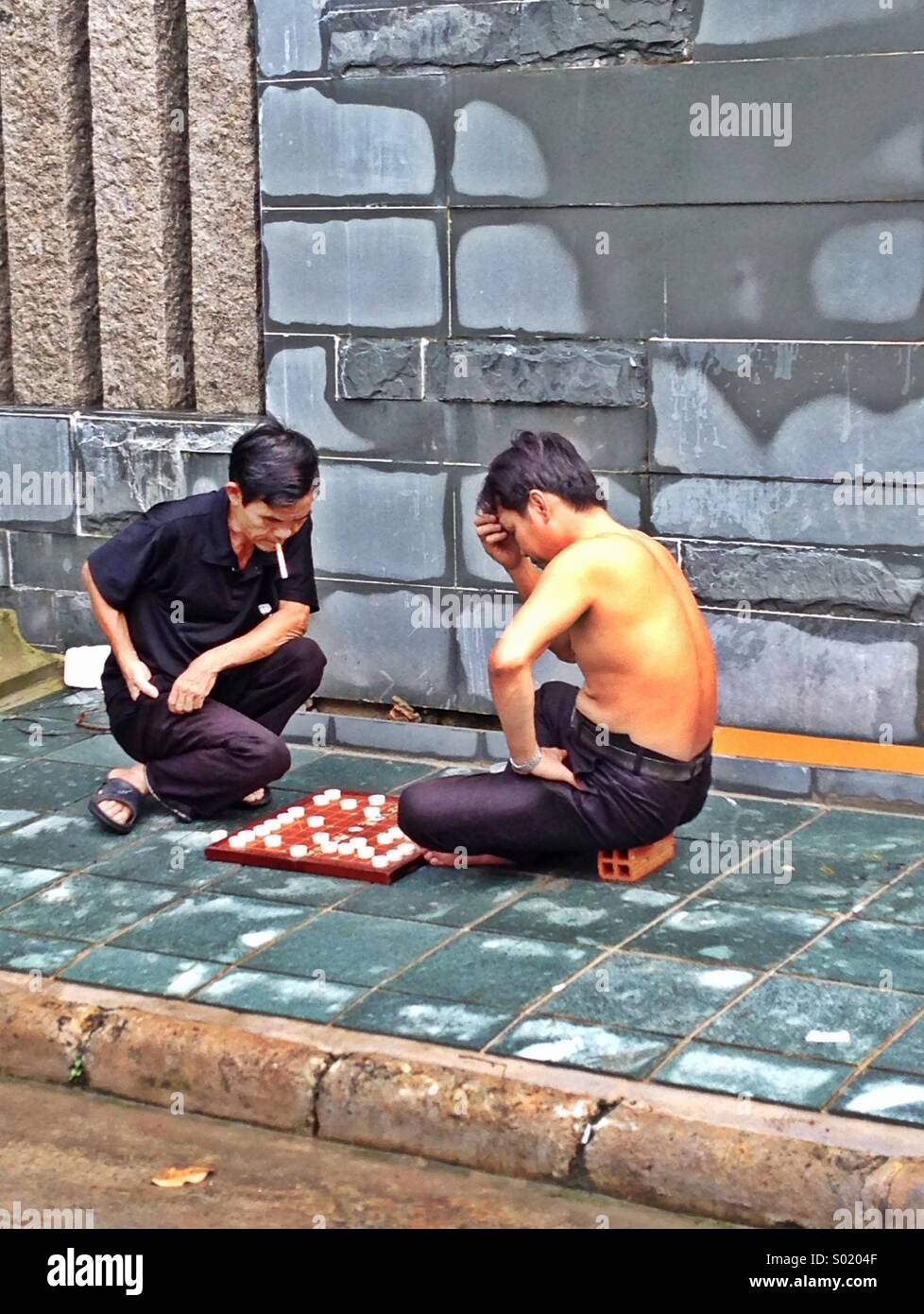 Street games hi-res stock photography and images - Alamy