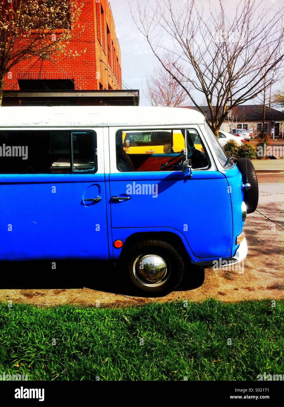 White van parked residential street hi-res stock photography and images ...