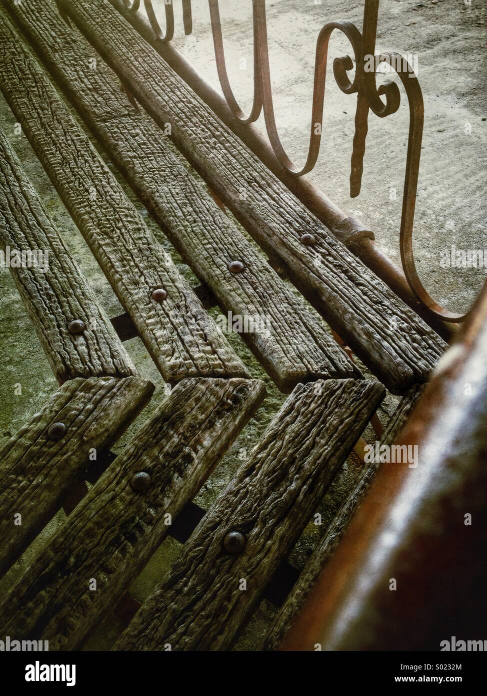 Old bench seat hi-res stock photography and images - Alamy