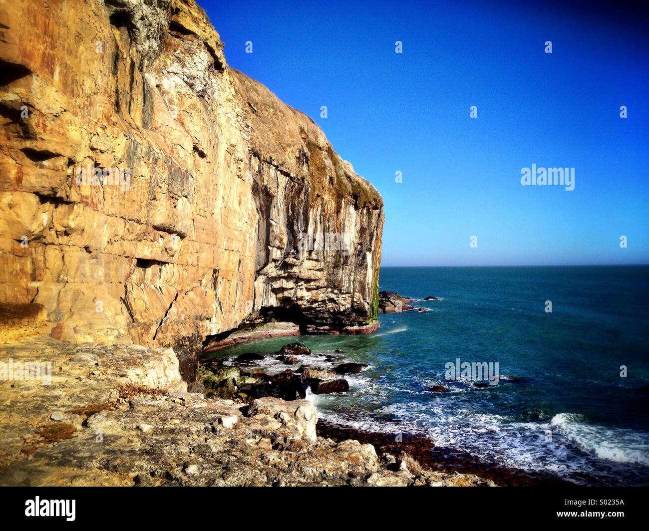 Ledge formation hi-res stock photography and images - Alamy