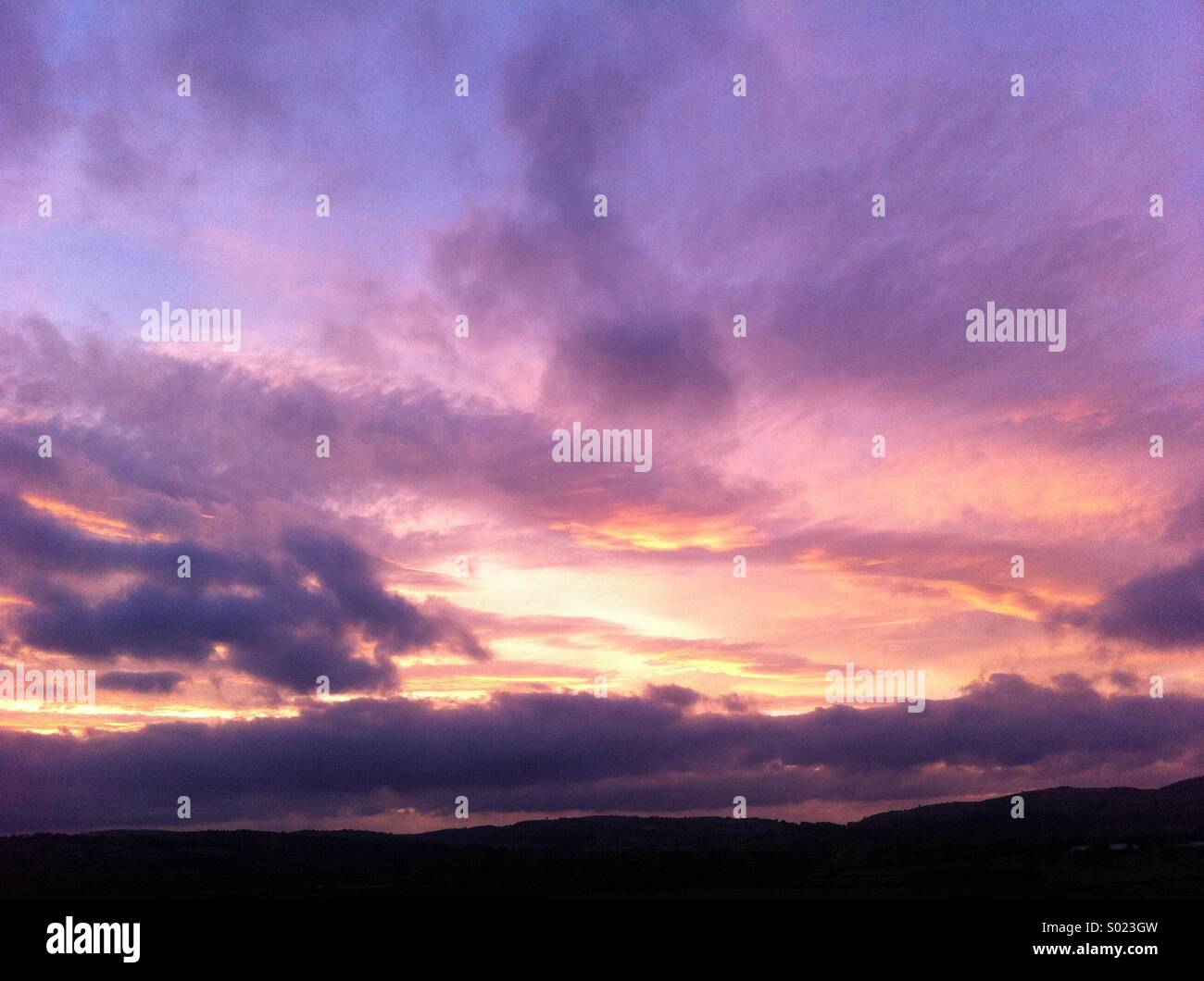 Pink sunset sky hi-res stock photography and images - Alamy