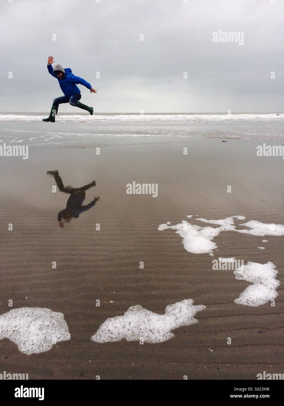 Running jumping sand hi-res stock photography and images - Alamy