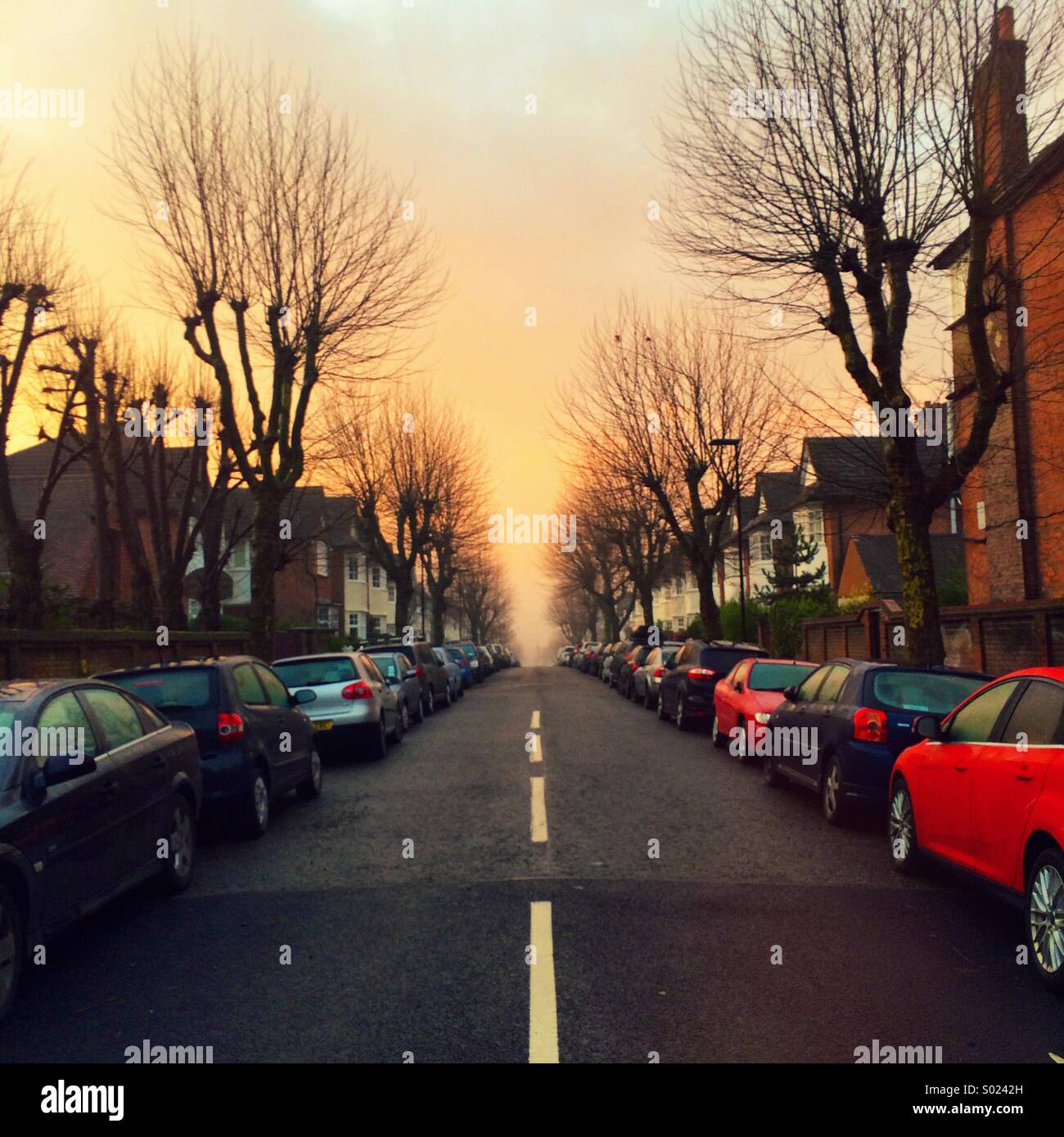 Residential london street hi-res stock photography and images - Alamy