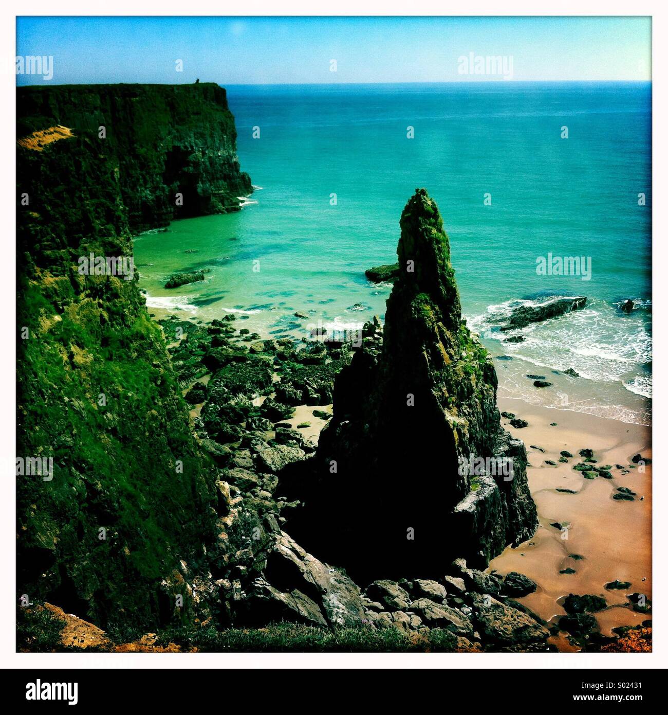 Rock formation at beach hi-res stock photography and images - Alamy