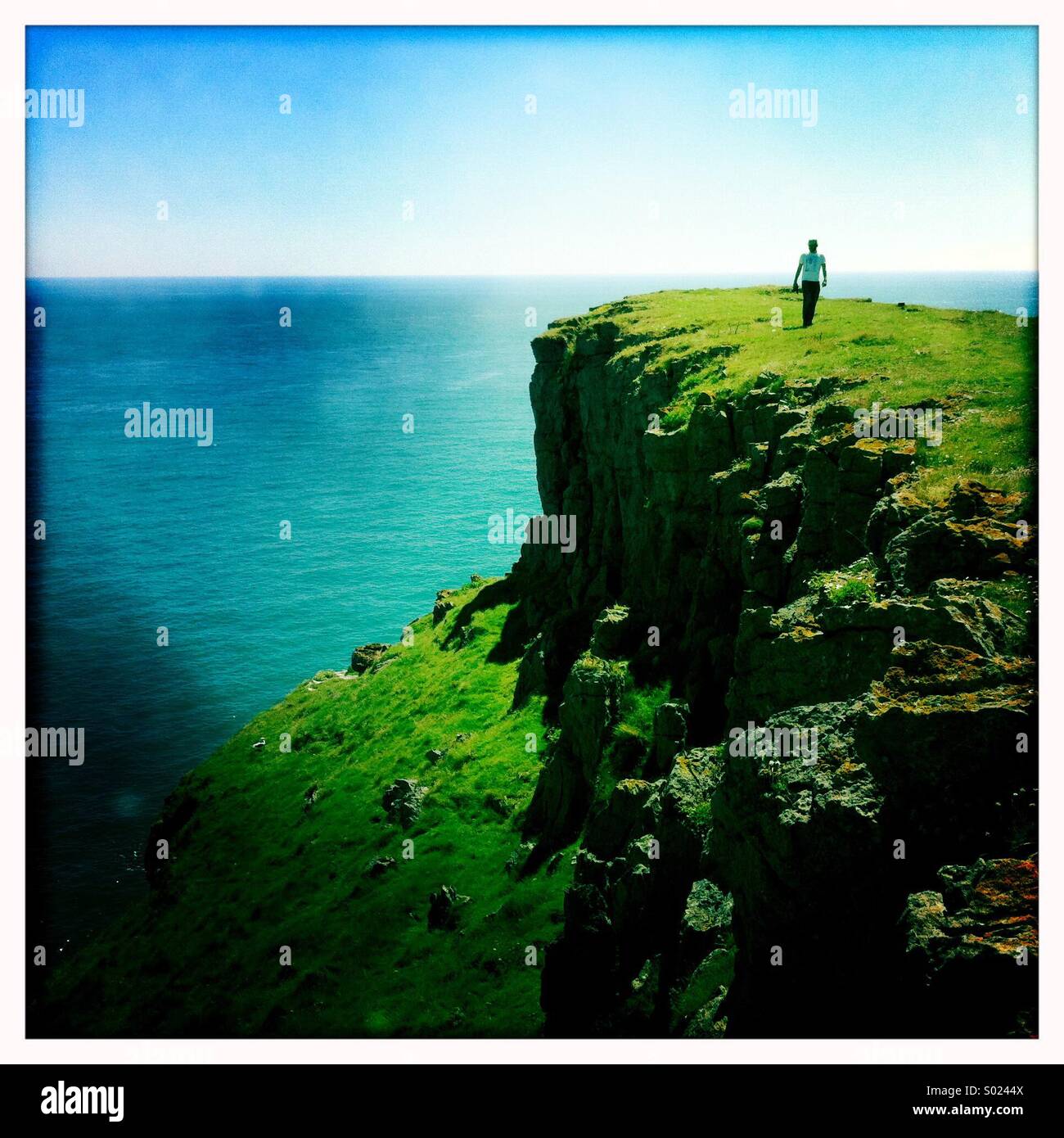 Cliff top walking hi-res stock photography and images - Alamy