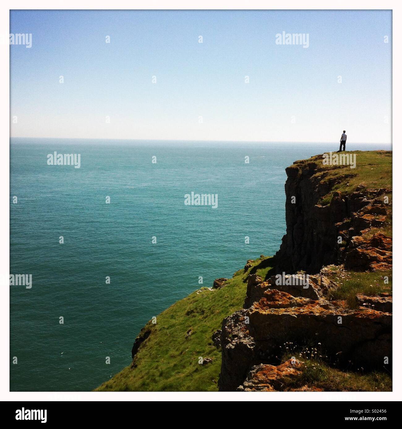 Person cliff hi-res stock photography and images - Alamy