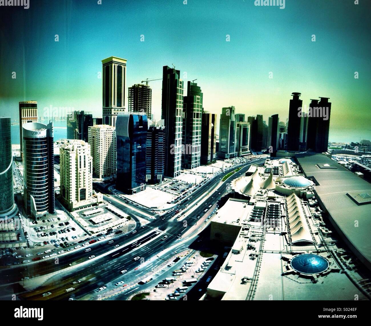 Doha smartphone stock photos and images - Alamy
