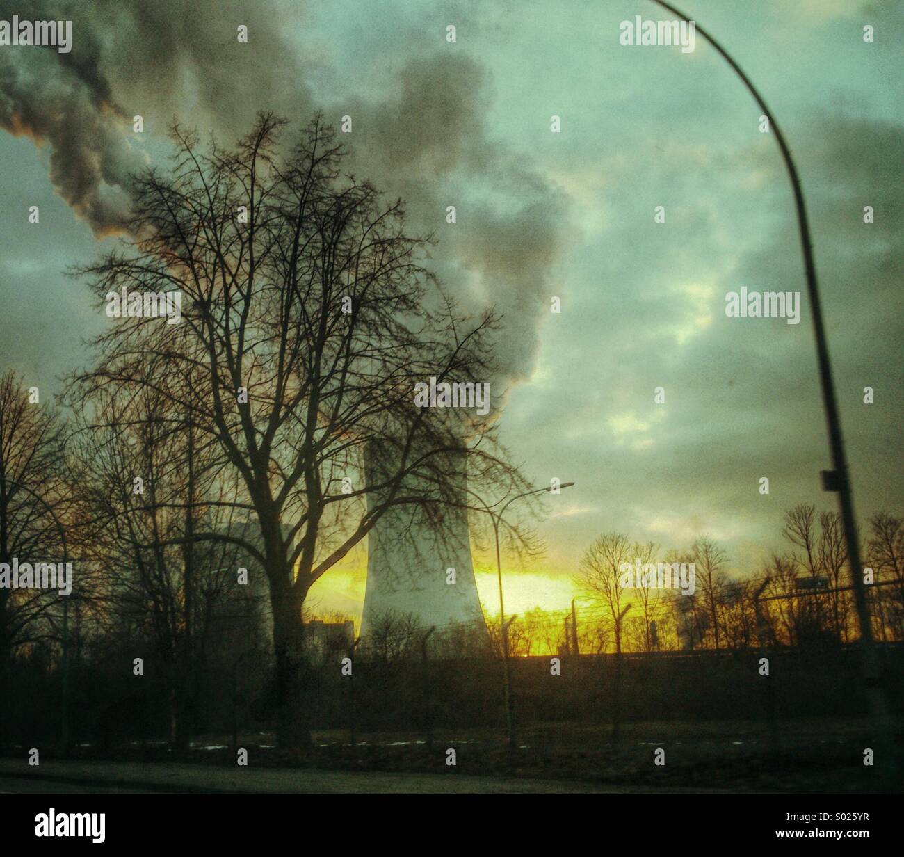 Burning factory hi-res stock photography and images - Alamy