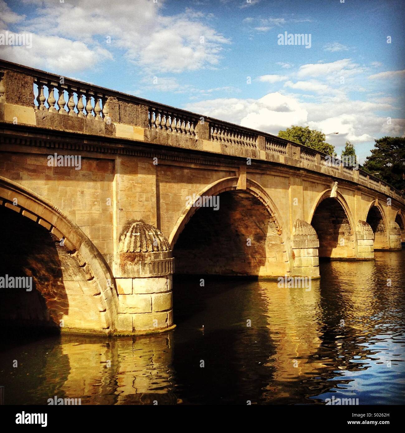 Henley bridge thames hi-res stock photography and images - Alamy
