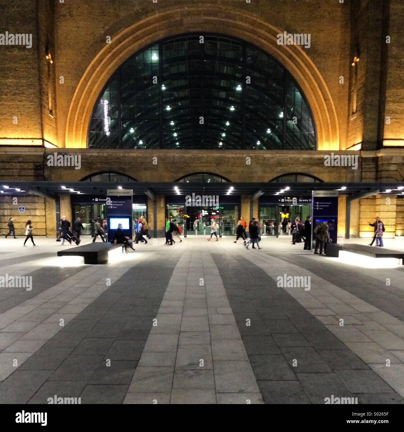 Kings Cross railway station plaza at the entrance Stock Photo - Alamy