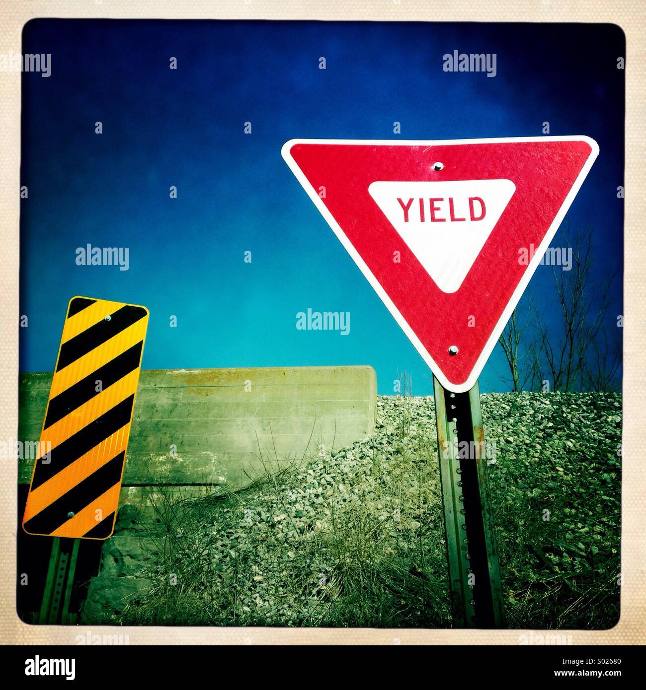 Yield sign hi-res stock photography and images - Alamy