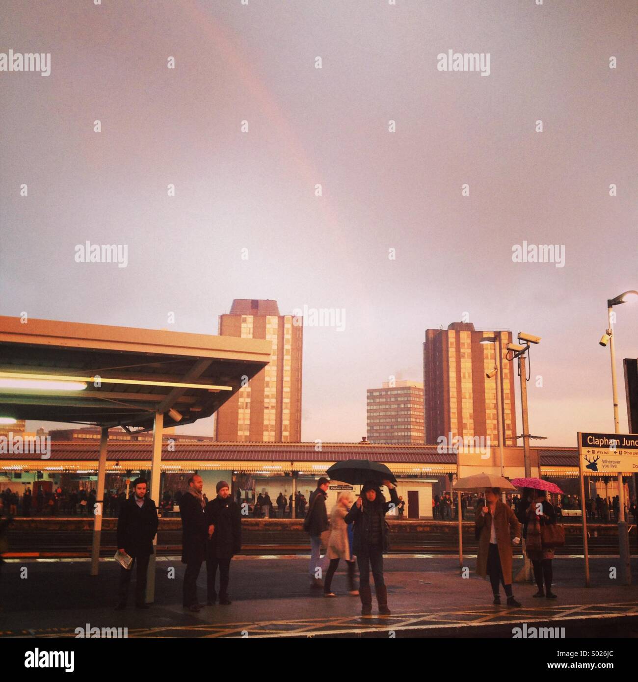 Commuters at clapham junction station hi-res stock photography and ...