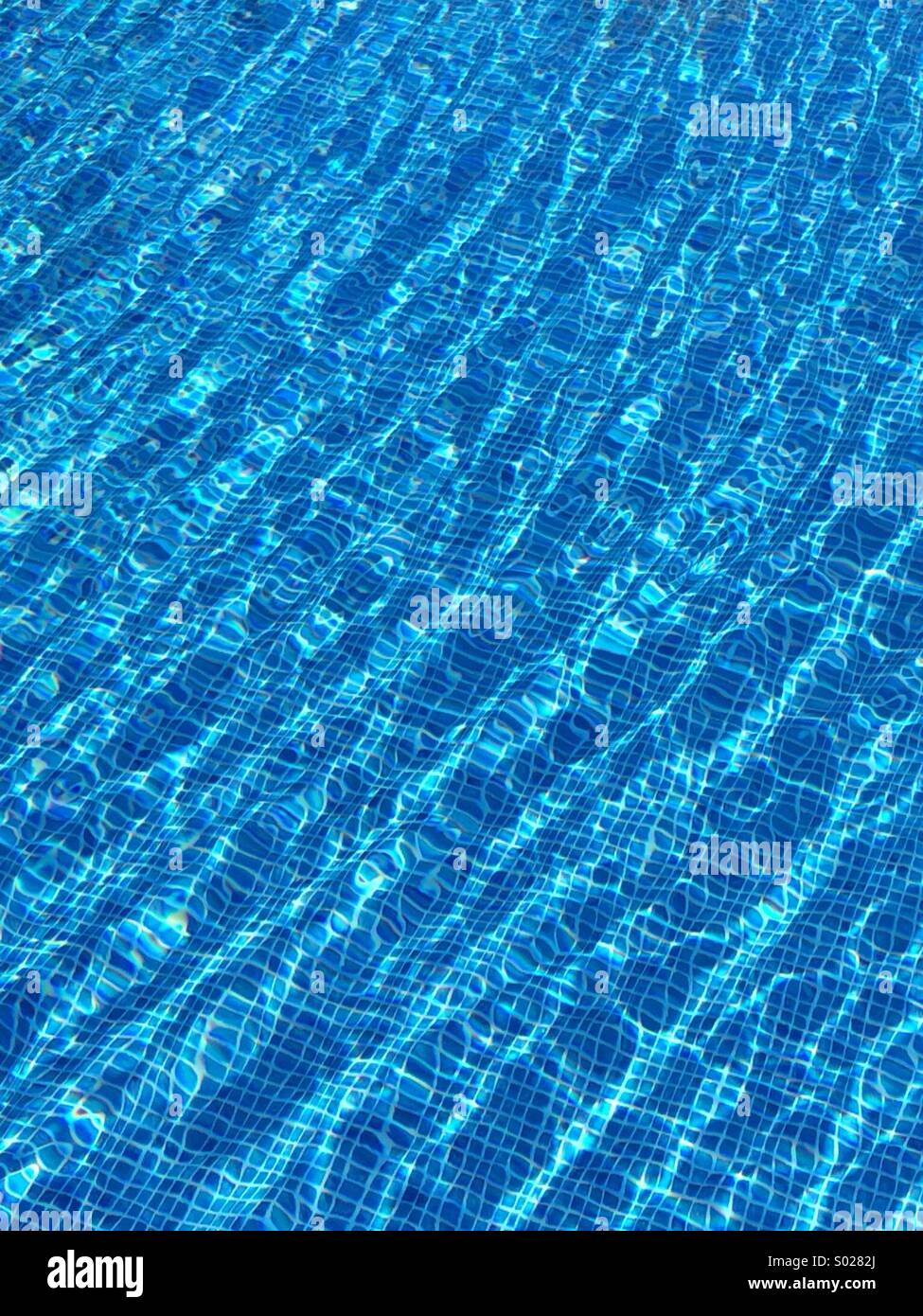 Blue water wallpaper hi-res stock photography and images - Alamy
