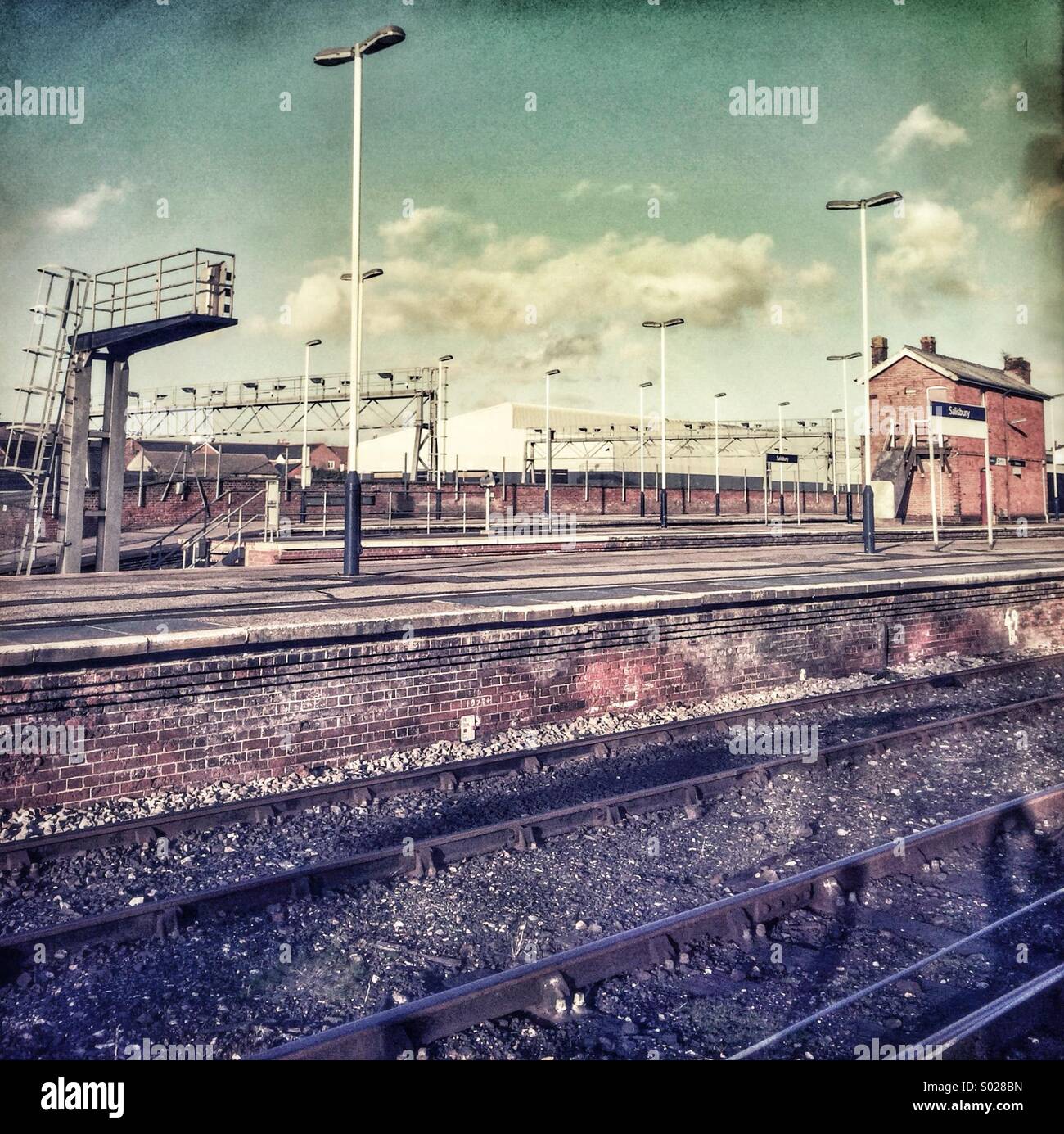 Salisbury railway station hi-res stock photography and images - Alamy