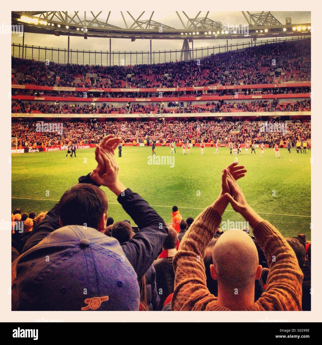 Emirates arsenal fans crowd hi-res stock photography and images - Alamy