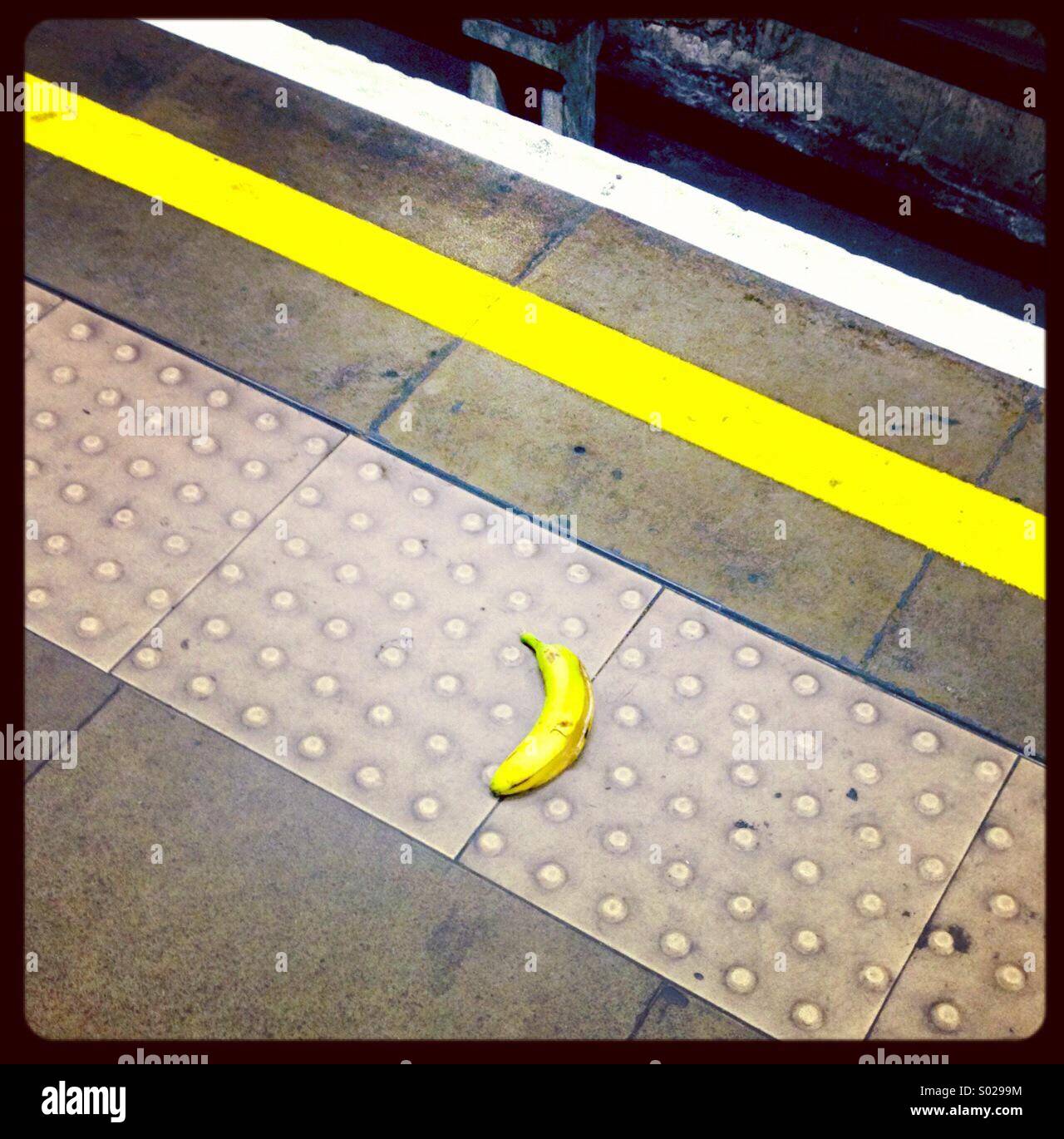 Tube platform london hi-res stock photography and images - Alamy