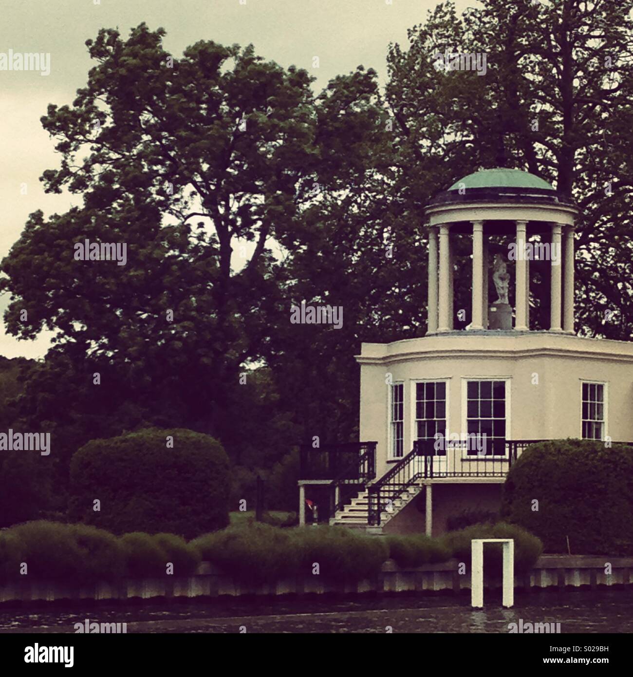 Henley island hi-res stock photography and images - Alamy