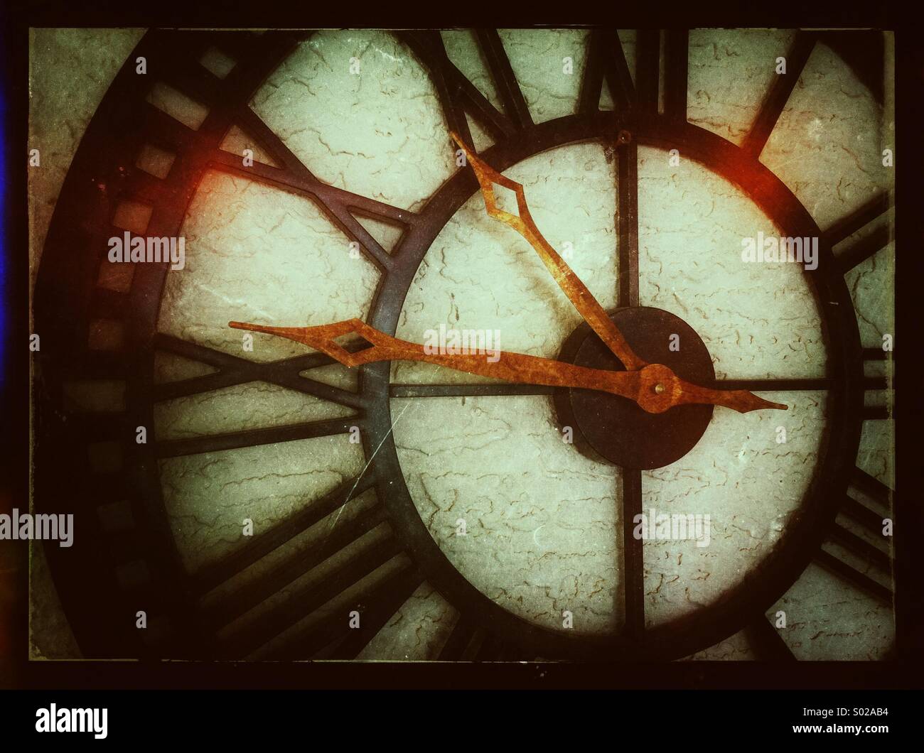 Hands of clock hi-res stock photography and images - Alamy