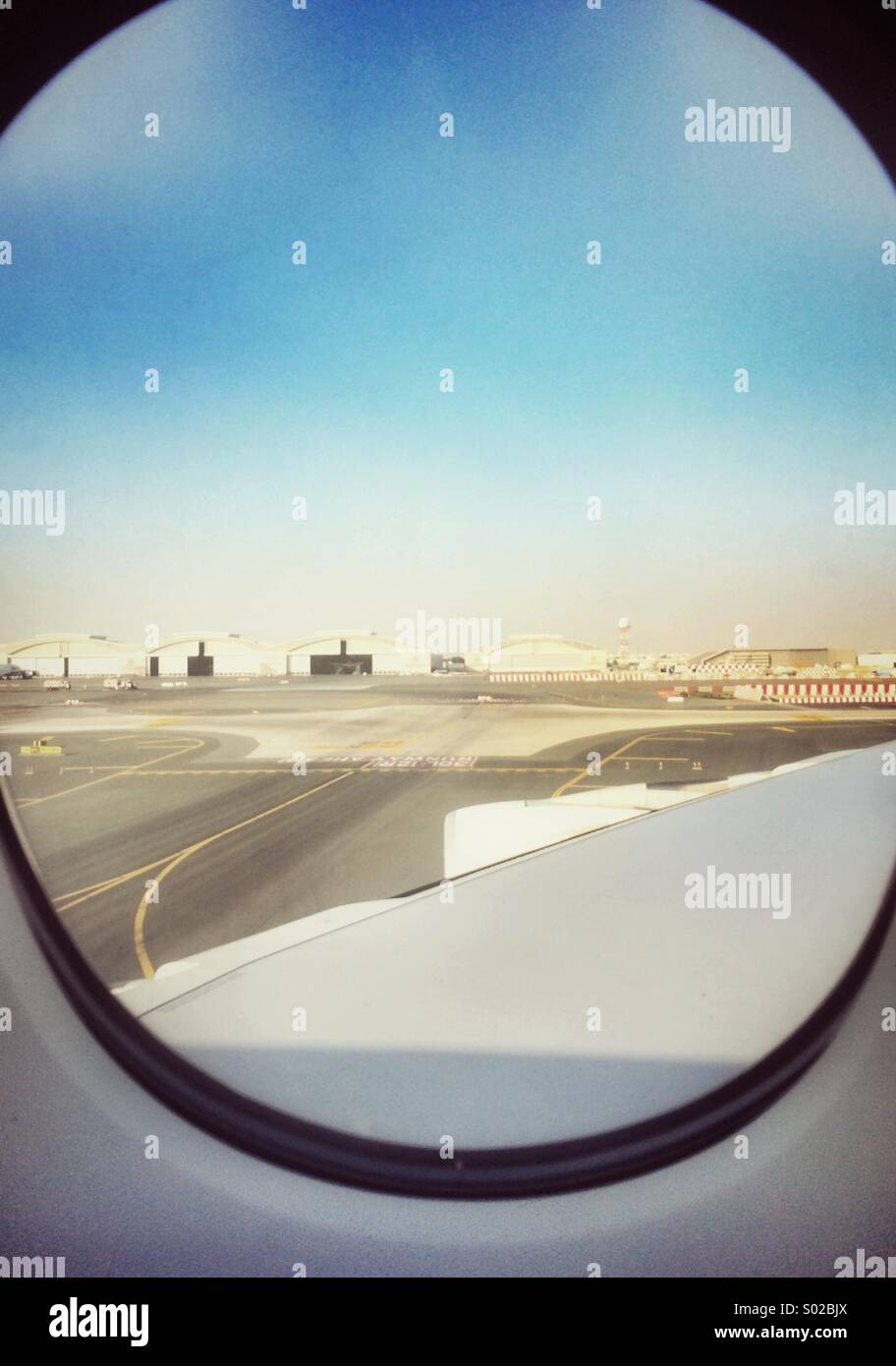 Aeroplane runway takeoff hi-res stock photography and images - Alamy
