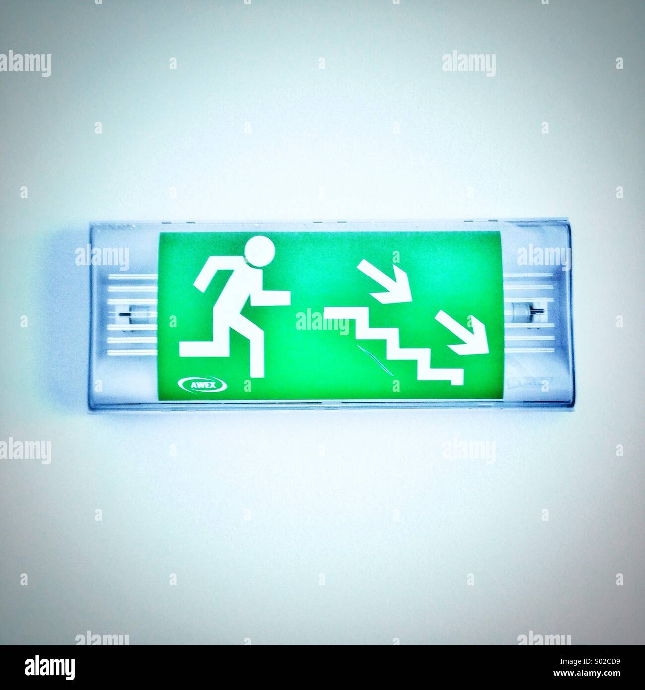 A fire escape sign is seen on a blank wall Stock Photo - Alamy