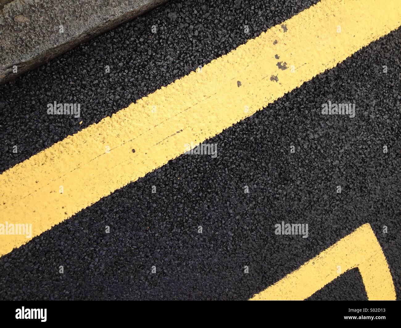 Curb line hi-res stock photography and images - Alamy