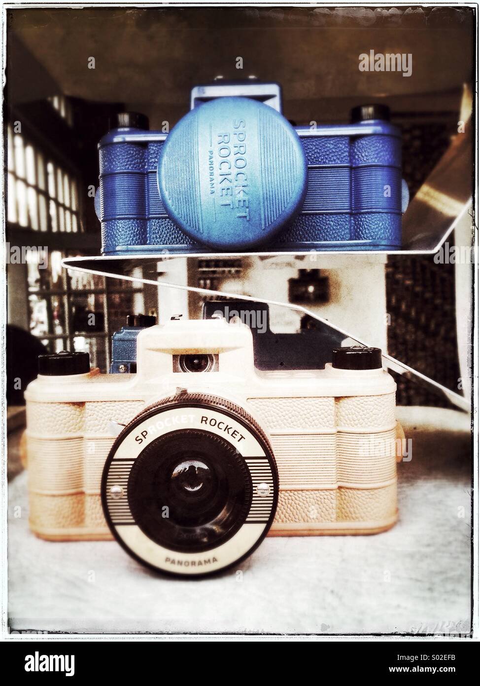 Plastic Cameras High Resolution Stock Photography and Images - Alamy