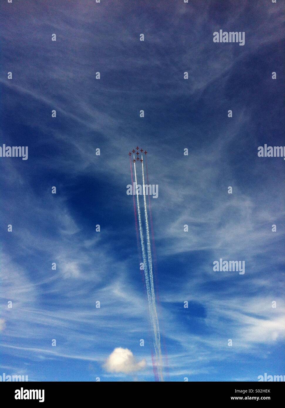 Red arrows smoke trails hi-res stock photography and images - Alamy