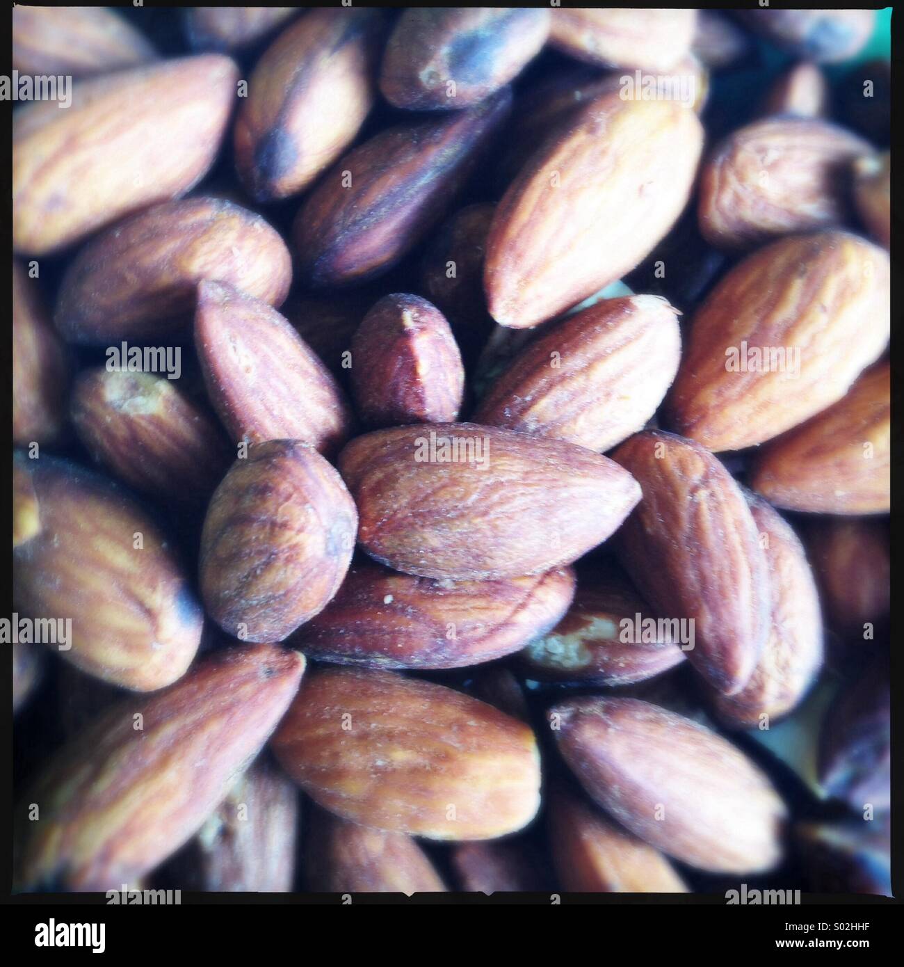 Almonds hi-res stock photography and images - Alamy