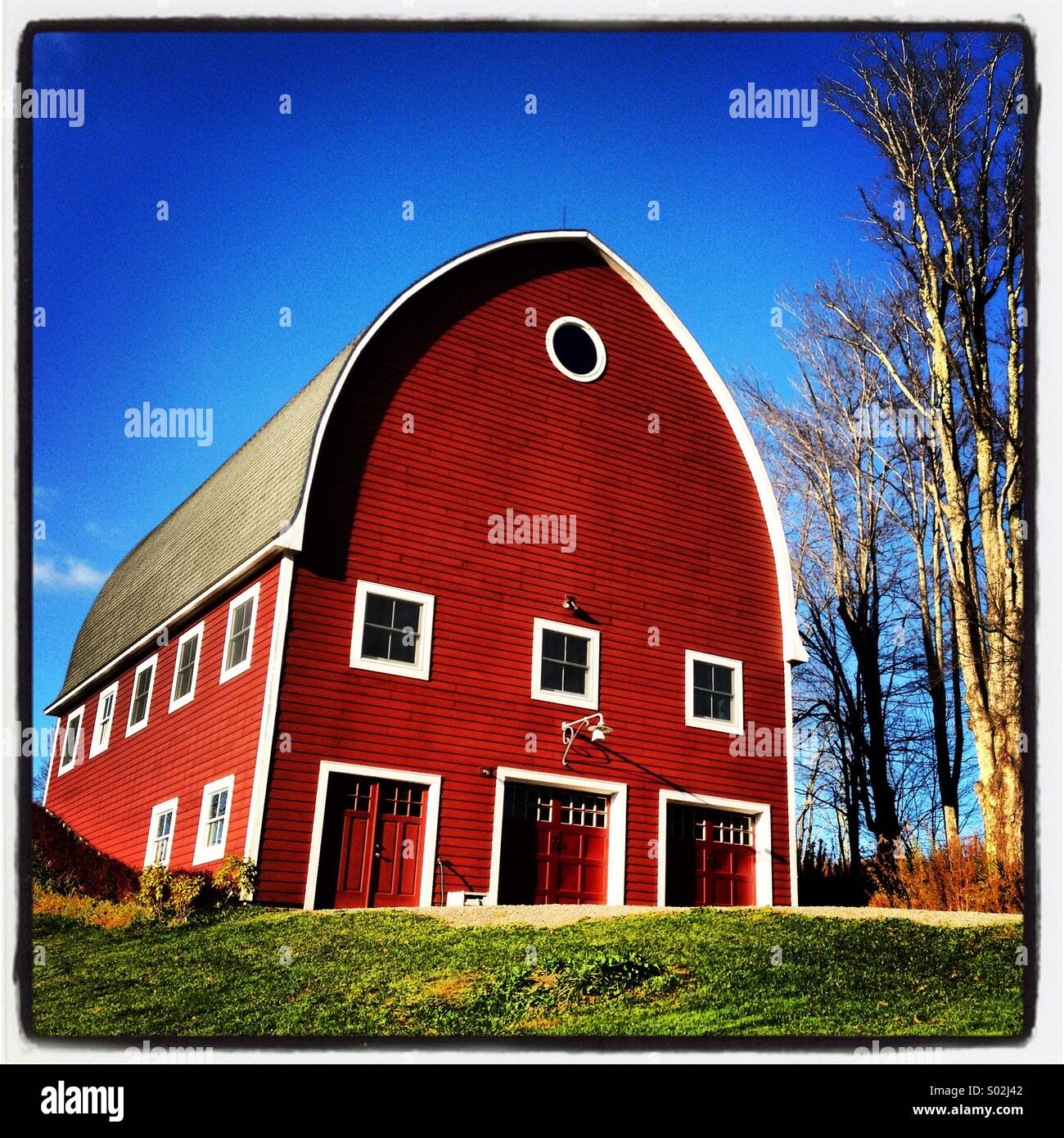 Classic red barn hi-res stock photography and images - Alamy