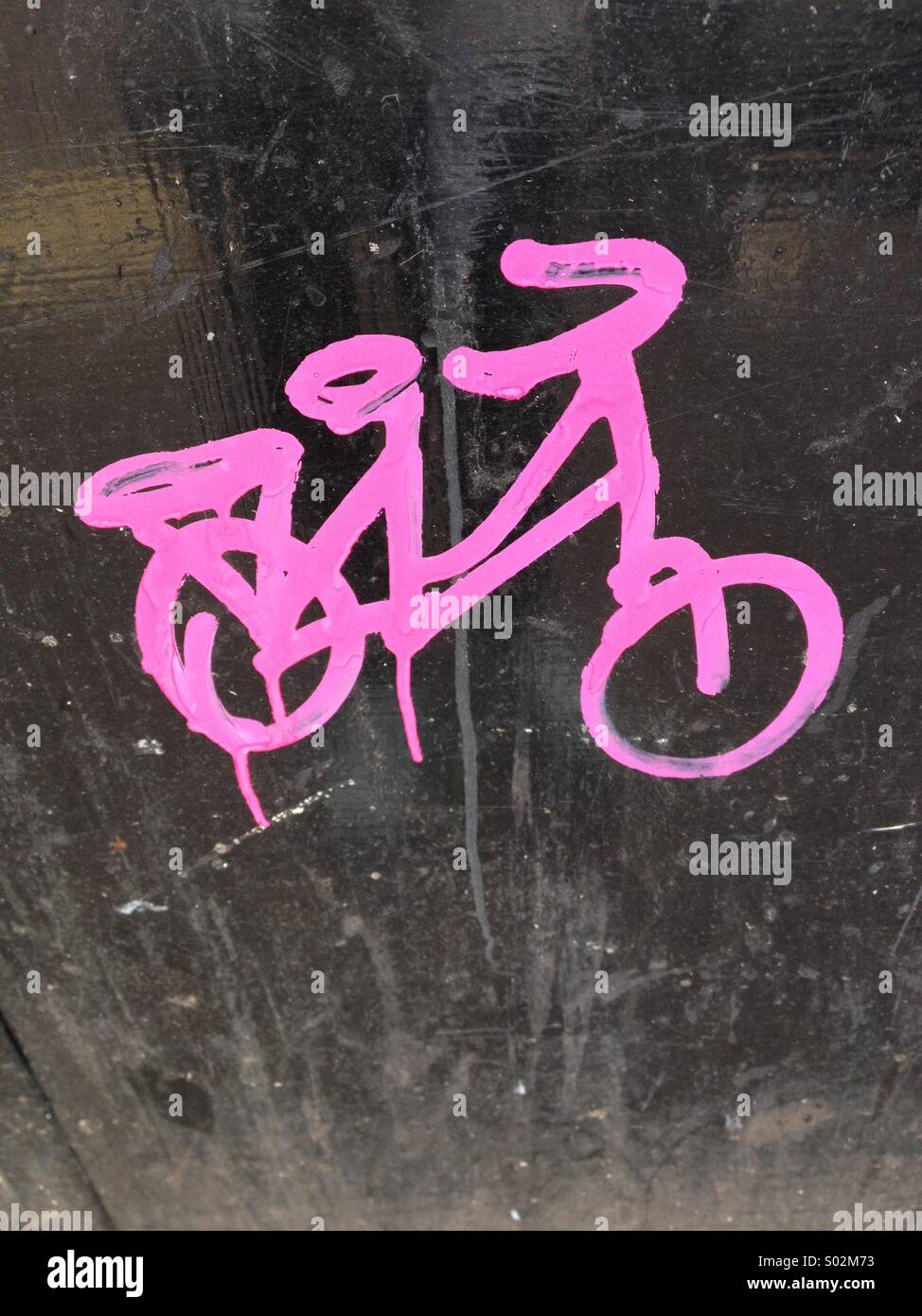 Bicycle graffiti hi-res stock photography and images - Alamy