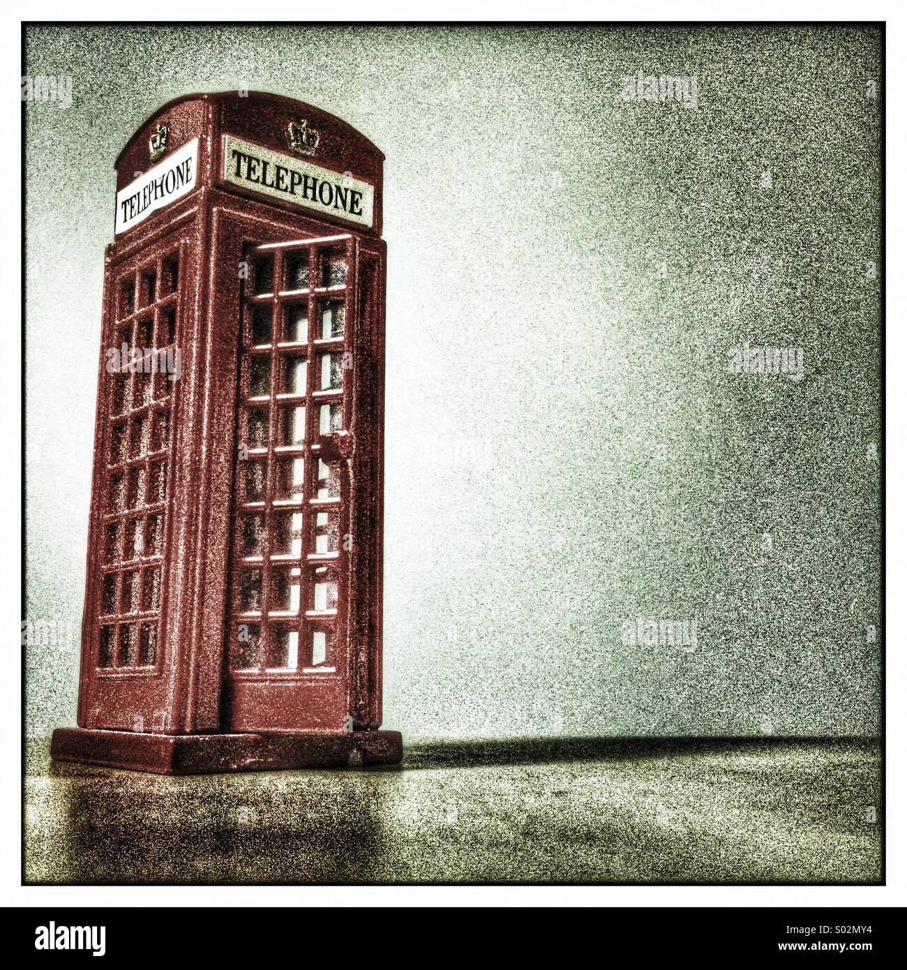 English style telephone box hi-res stock photography and images - Alamy