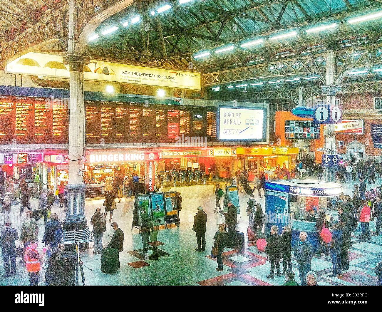 Victoria station rush hour hi-res stock photography and images - Alamy