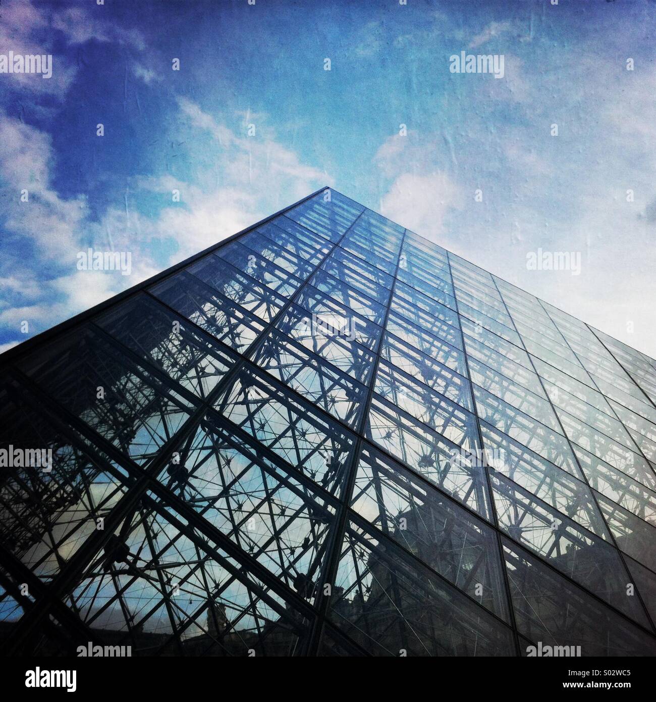 Louvre triangle hi-res stock photography and images - Alamy