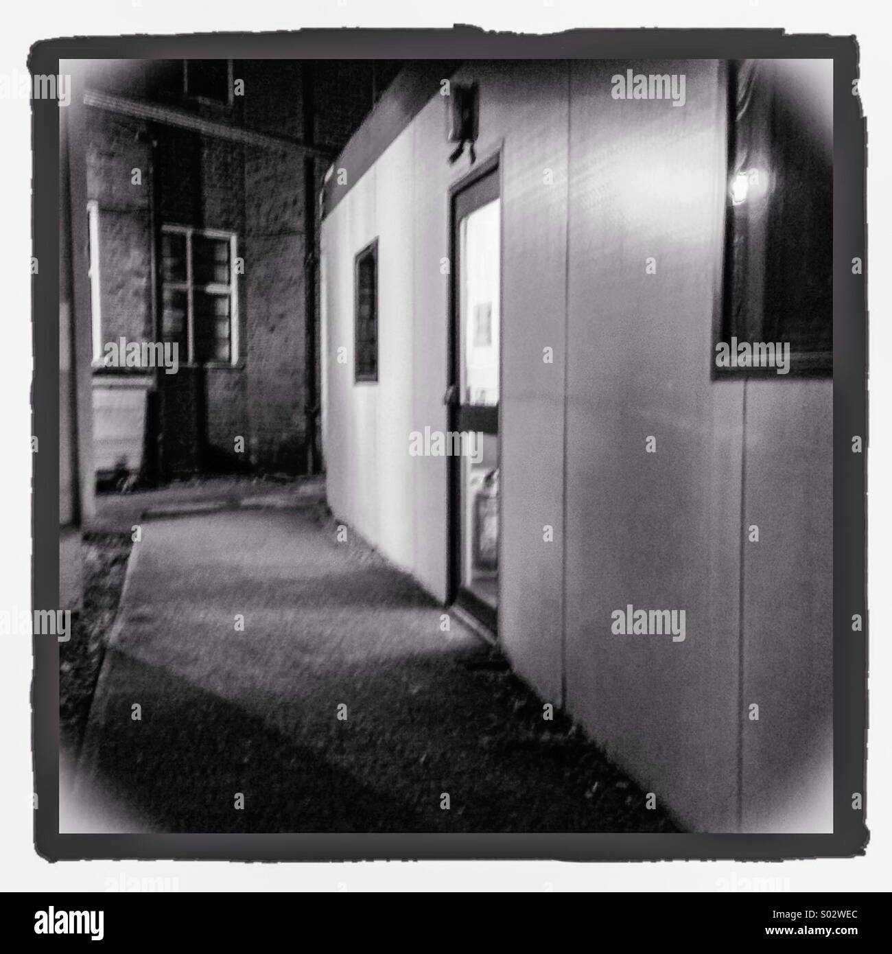 White alleyway hi-res stock photography and images - Alamy