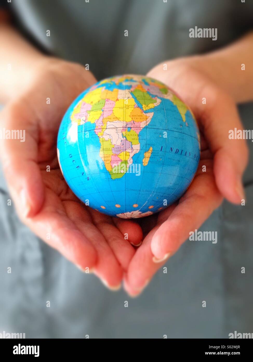 Hands Holding Globe Stock Photos & Hands Holding Globe Stock Images - Alamy
