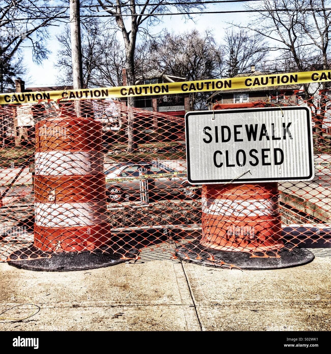 Sidewalk closed sign hi-res stock photography and images - Alamy