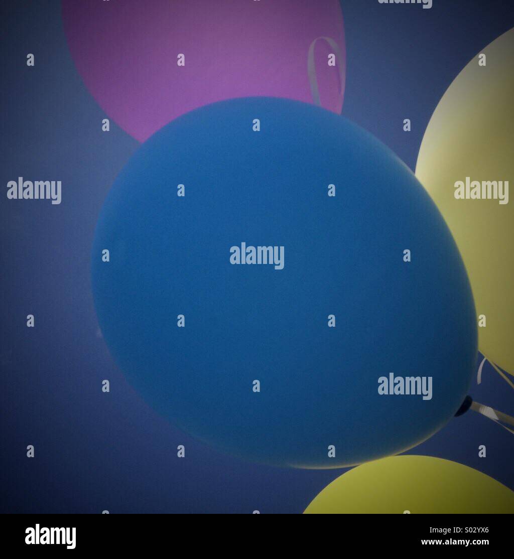 Pink and yellow balloons hi-res stock photography and images - Alamy