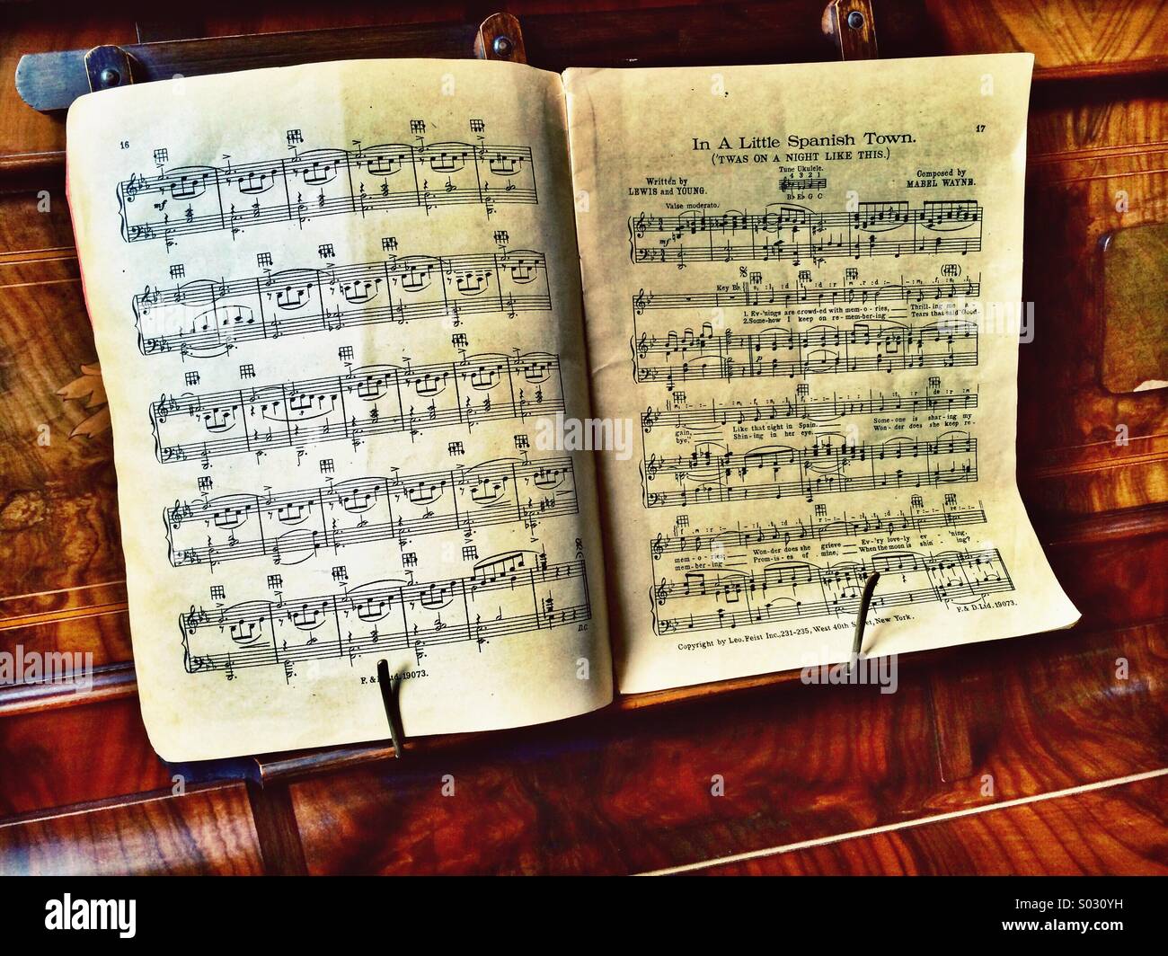 Music manuscripts hi-res stock photography and images - Alamy
