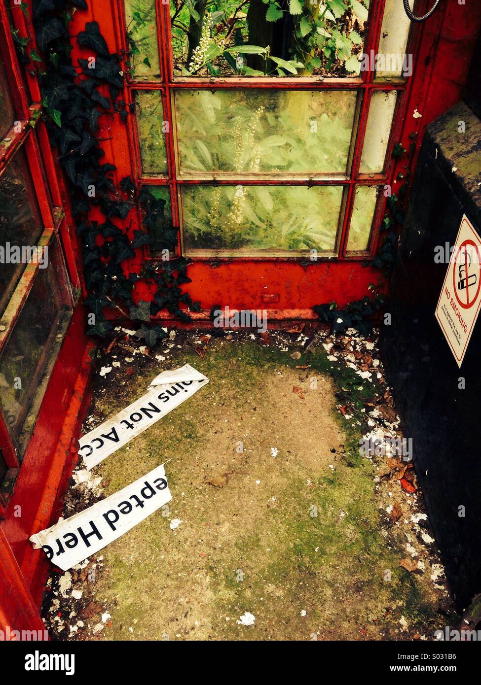 Dirty broken no smoking hi-res stock photography and images - Alamy