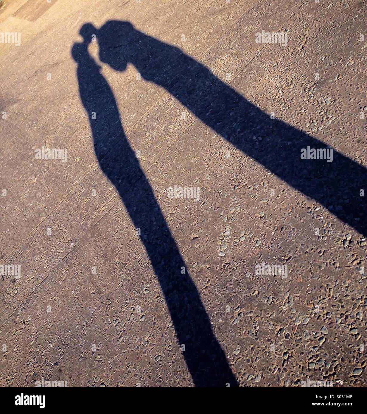 Two people kissing public hi-res stock photography and images - Alamy