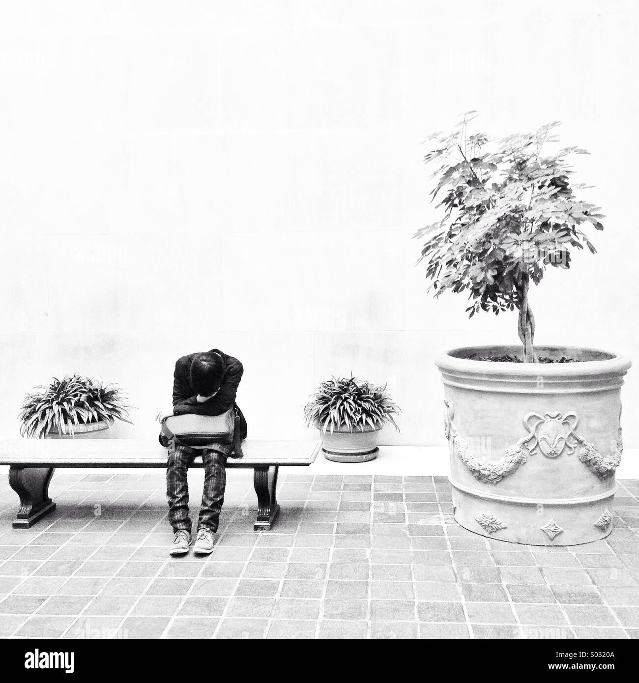 Sad bench hi-res stock photography and images - Alamy