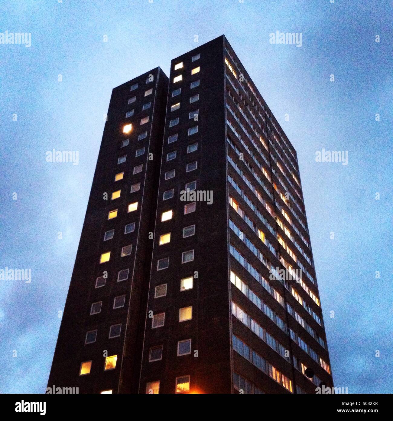 Windows night tower block hi-res stock photography and images - Alamy
